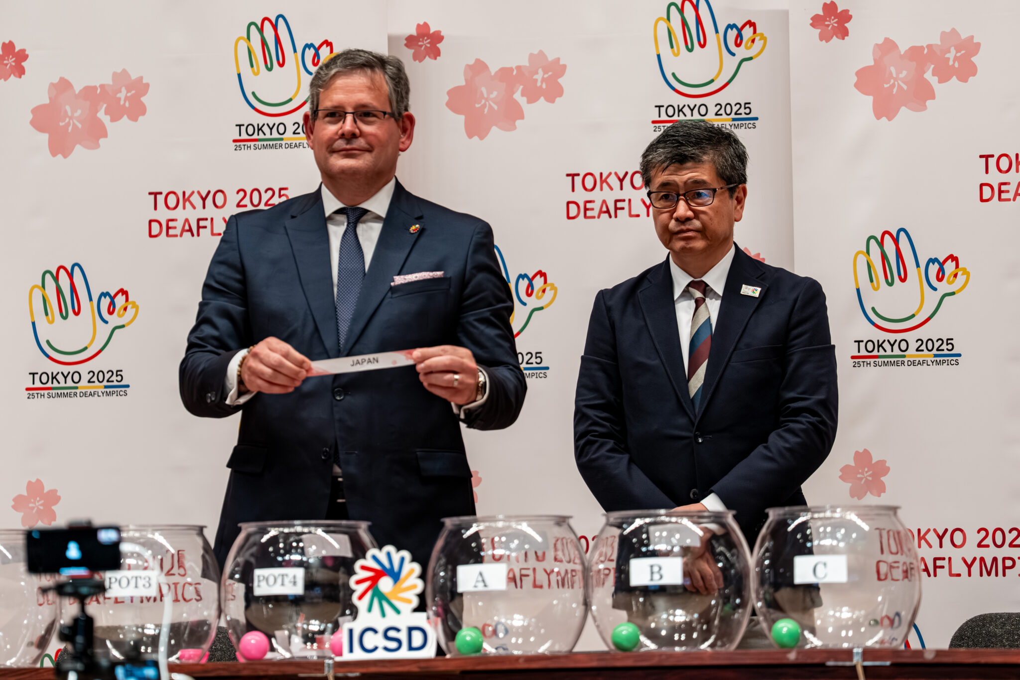 『手話』と『ろう文化』は誇り〜ICSDコーサ会長、デフリンピック東京大会に向けて – Paraphoto